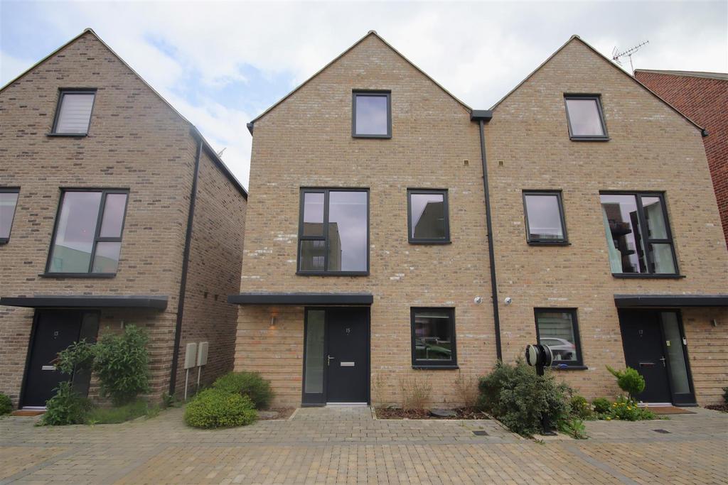 Clara Rackham Street, Cambridge CB1 3 bed house to rent - £2,850 pcm (£ ...