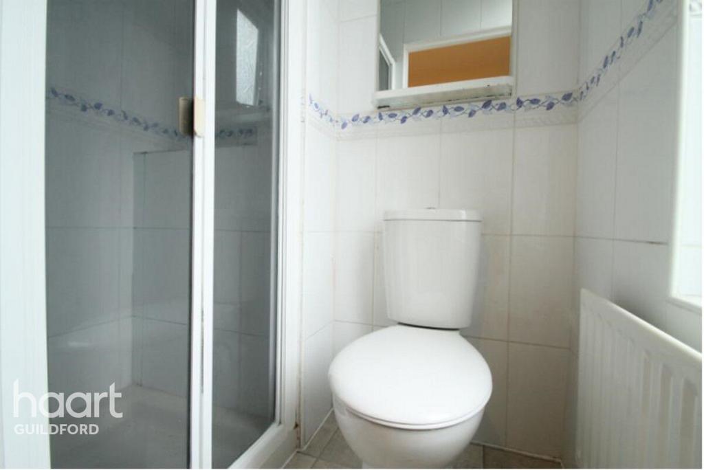 Dene Road, GUILDFORD 1 bed flat to rent - £1,350 pcm (£312 pw)