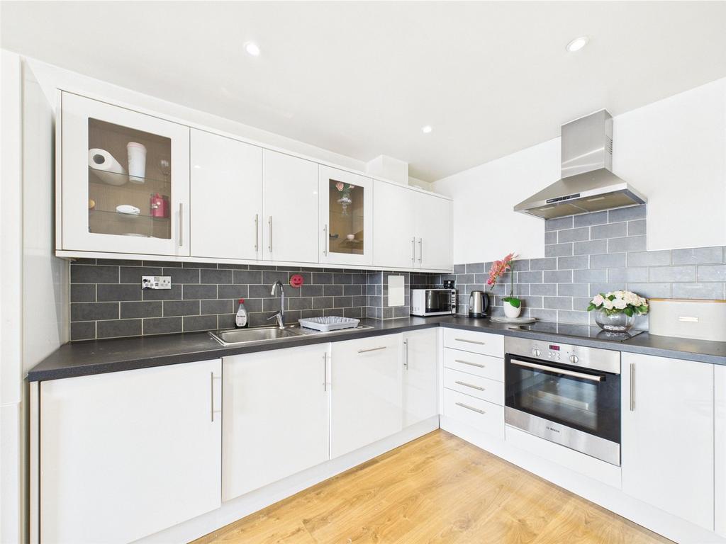 Market Place, Romford RM1 2 bed maisonette - £1,650 pcm (£381 pw)
