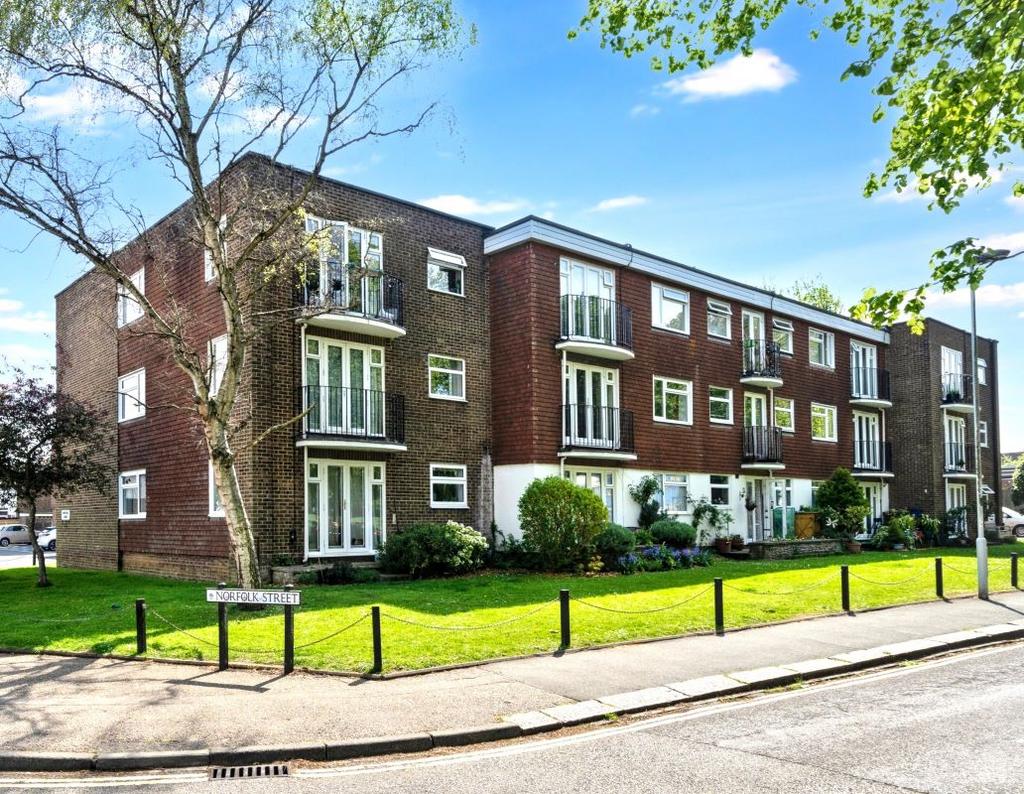 Flat 3, Norfolk Court, Victoria Park... 2 bed flat - £130,000