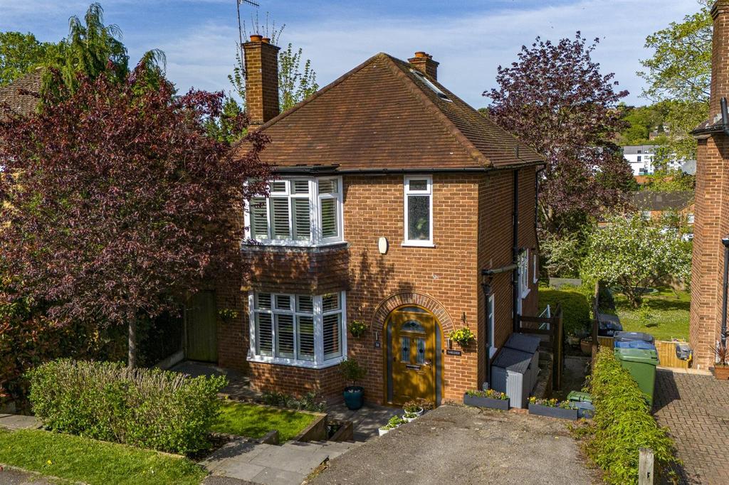 Hampden Road, High Wycombe HP13 3 bed detached house for sale - £550,000