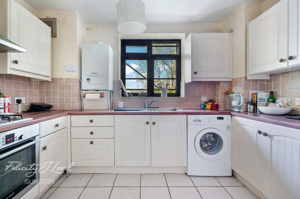 St Peter's Street, London N1 3 bed flat for sale - £550,000