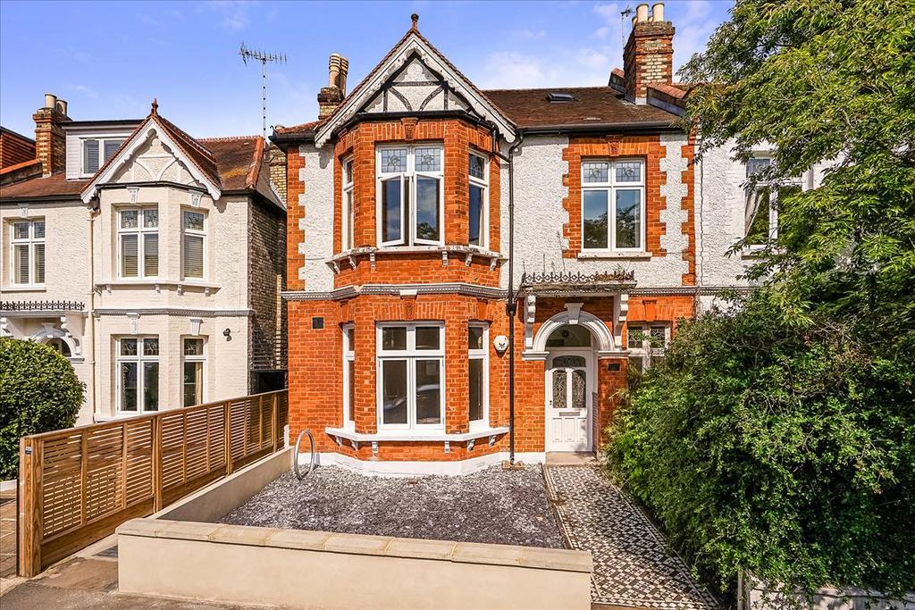 Stevenage Road, Fulham, London, SW6 2 bed flat to rent - £2,817 pcm (£ ...