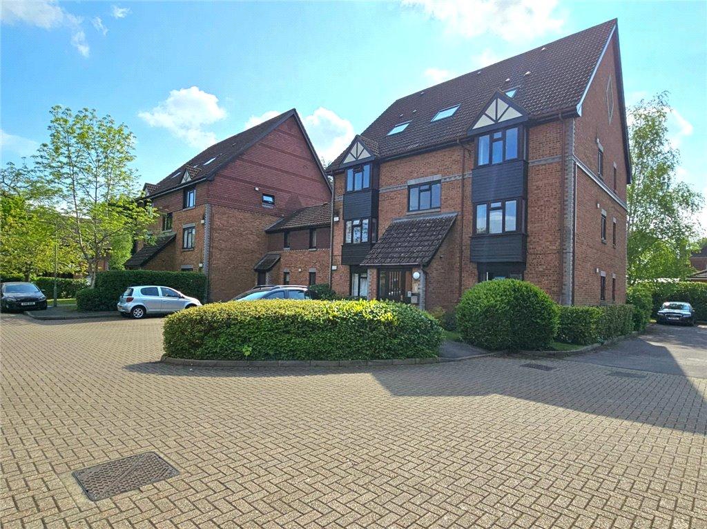 Tintagel Way, Woking, Surrey, GU22 1 bed apartment for sale - £175,000