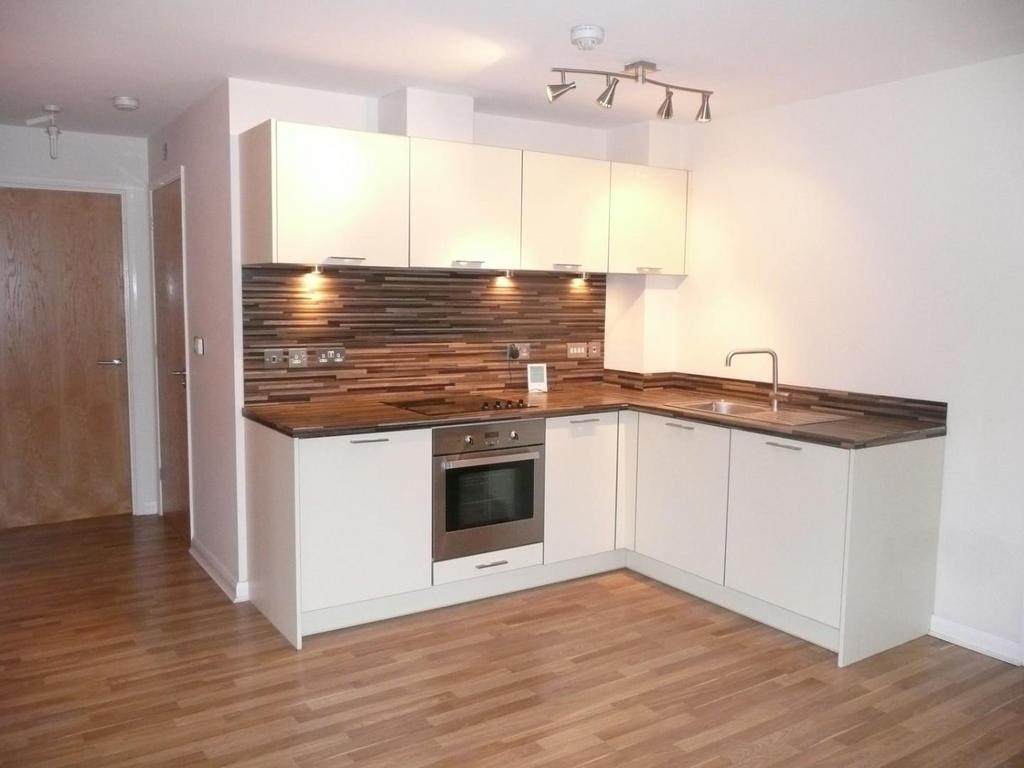 New Meeting Street, Oldbury B69 2 bed apartment to rent - £1,000 pcm (£ ...