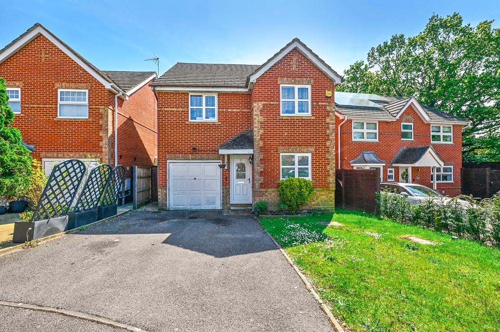 Southern Way, Farnborough, GU14 3 bed detached house for sale - £530,000