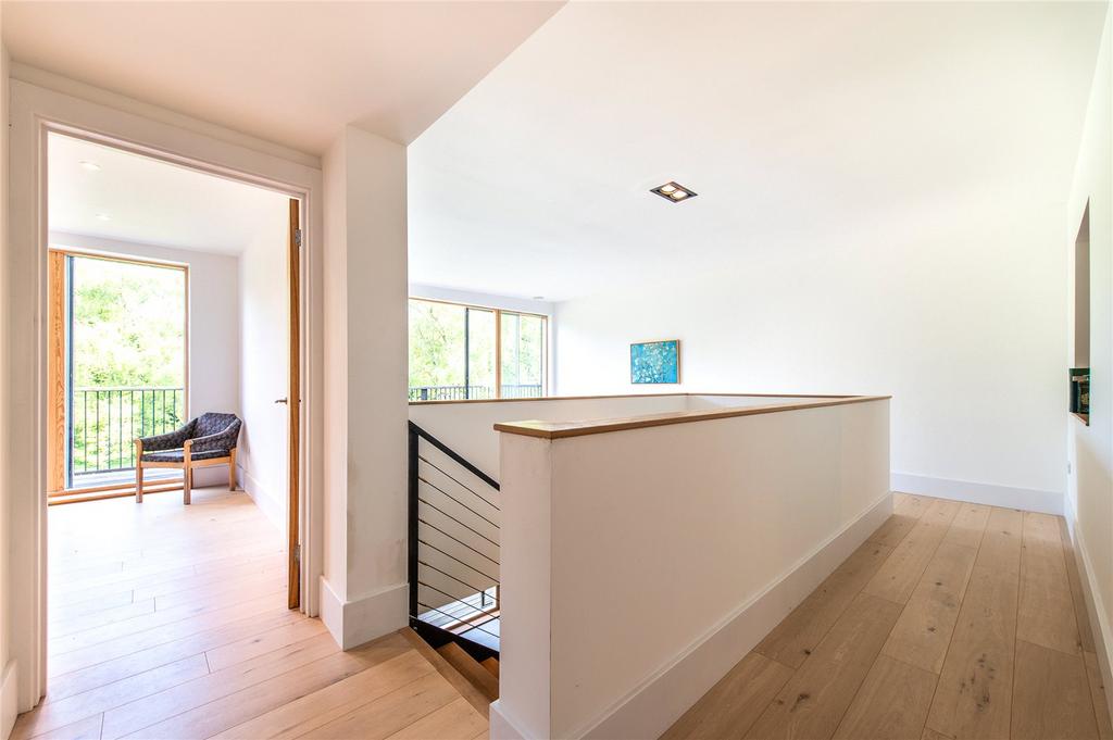 Wigmore Road, Wigmore, Kent, ME8 4 bed detached house for sale - £725,000