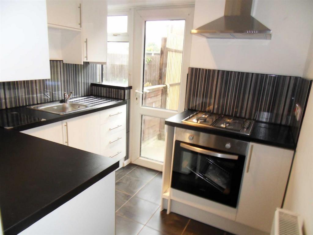 Station Approach Road, Ramsgate CT11 2 bed apartment to rent - £950 pcm ...