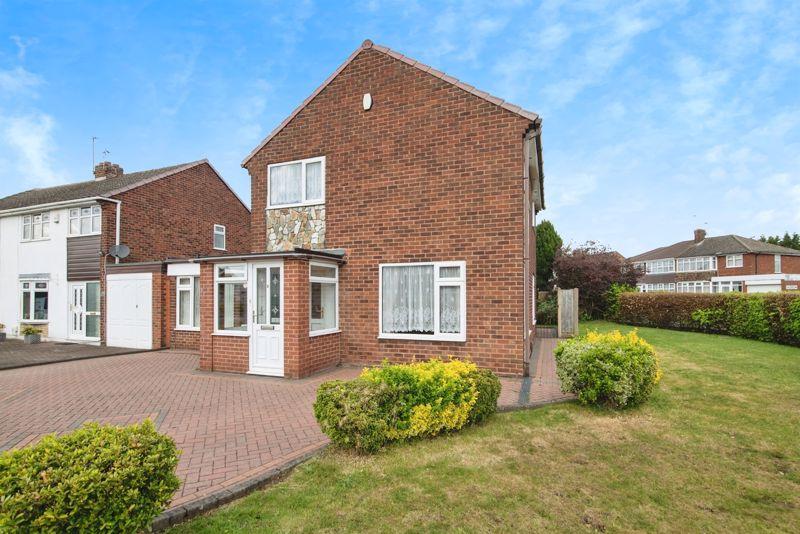 Leslie Drive, TIPTON, DY4 0BA 3 bed detached house - £300,000