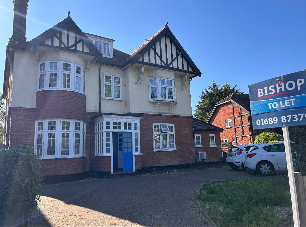 Scotts Lane, Shortlands, Bromley... 2 bed flat to rent - £1,500 pcm (£ ...