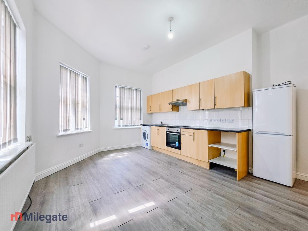 Whitton Road, Hounslow TW3 1 bed maisonette to rent - £1,250 pcm (£288 pw)