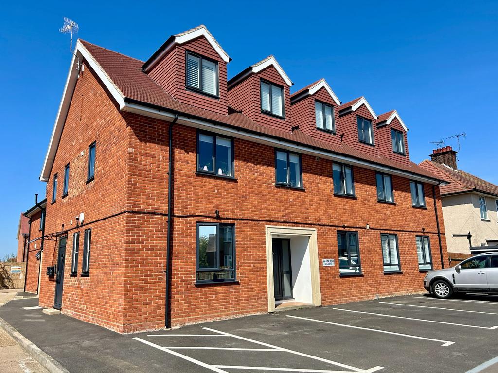 Glenfield Avenue, Felixstowe 1 bed apartment to rent - £900 pcm (£208 pw)