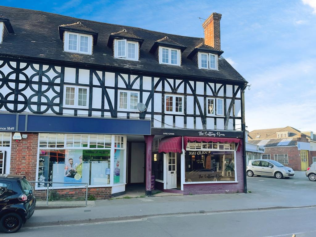 Godalming GU7 Hairdresser and barber shop for sale - £155,000