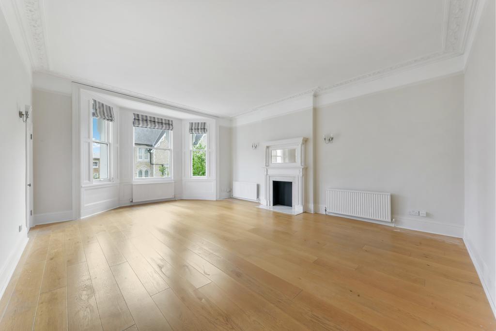 Phillimore Place, W8 3 bed flat - £5,417 pcm (£1,250 pw)