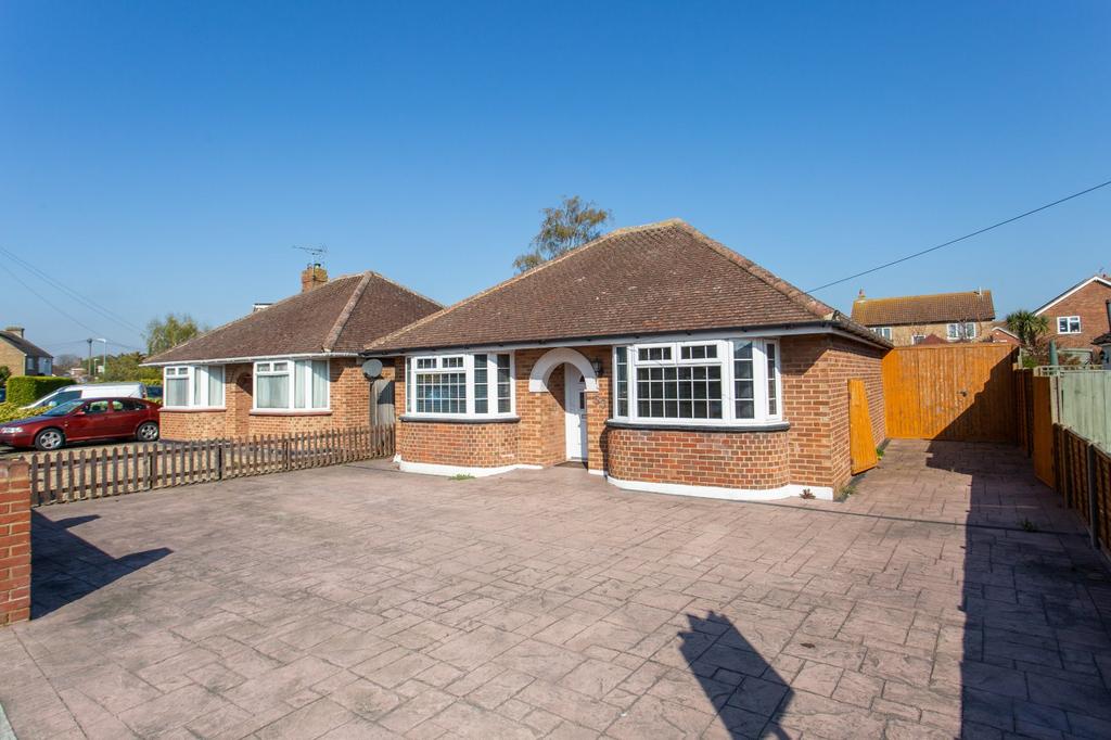 Hunters Forstal Road, Herne Bay... 2 bed bungalow for sale - £350,000