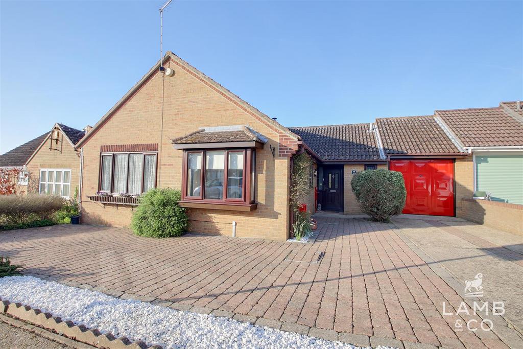 Brookvale, Clacton-On-Sea CO16 3 bed detached bungalow - £300,000