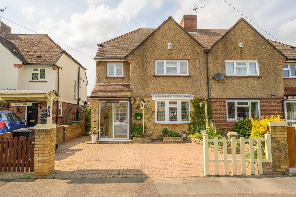 Longmore Road, Hersham, KT12 3 bed semi-detached house for sale - £585,000
