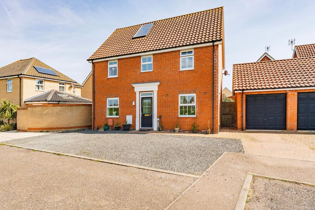 Buttermere Way, Carlton Colville 4 bed detached house - £325,000
