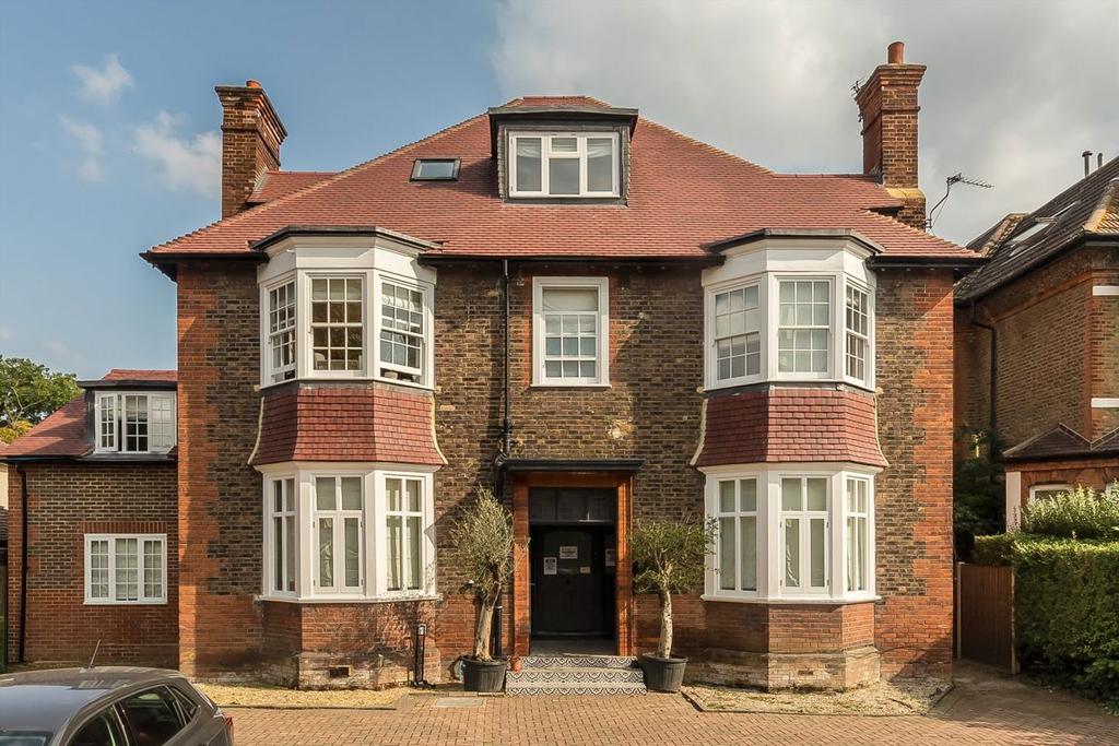 Thrale Road, London SW16 2 bed flat - £2,400 pcm (£554 pw)