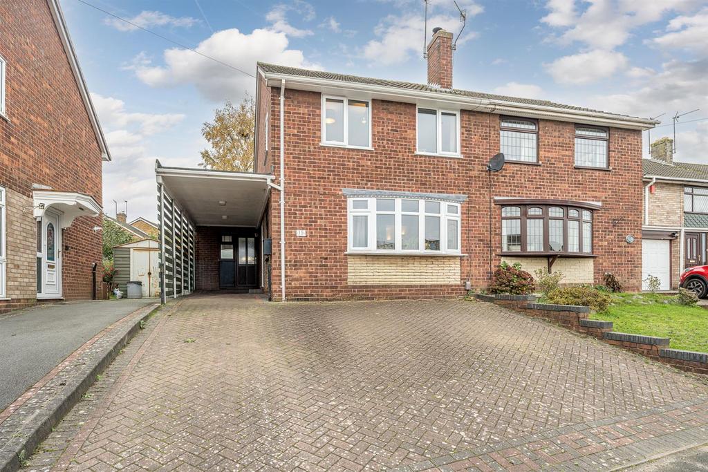 Arundel Road, Wordsley, DY8 5EQ 3 bed semi-detached house - £285,000