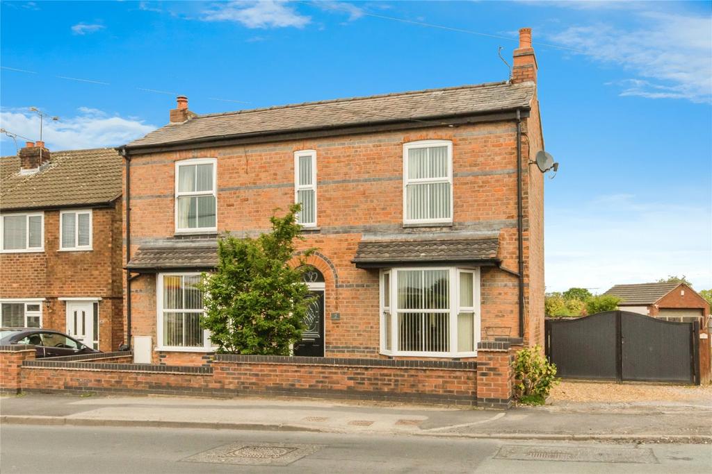 Bradfield Road, Crewe, Cheshire, CW1 3 bed detached house - £350,000