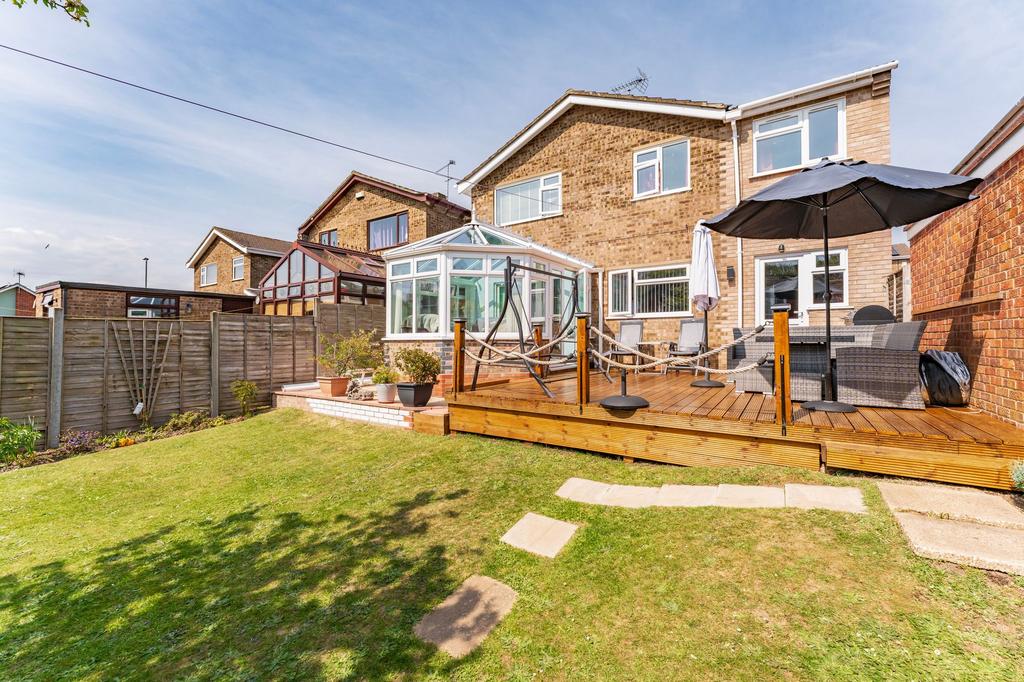 Chiltern Crescent, Oulton 4 bed detached house - £310,000