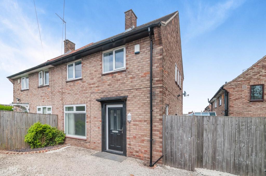 Swarcliffe Road, Leeds 2 bed semi-detached house - £925 pcm (£213 pw)