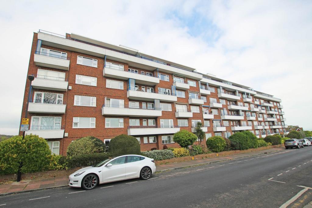 Cliff Road, Eastbourne, BN20 7XE 2 bed flat - £330,000