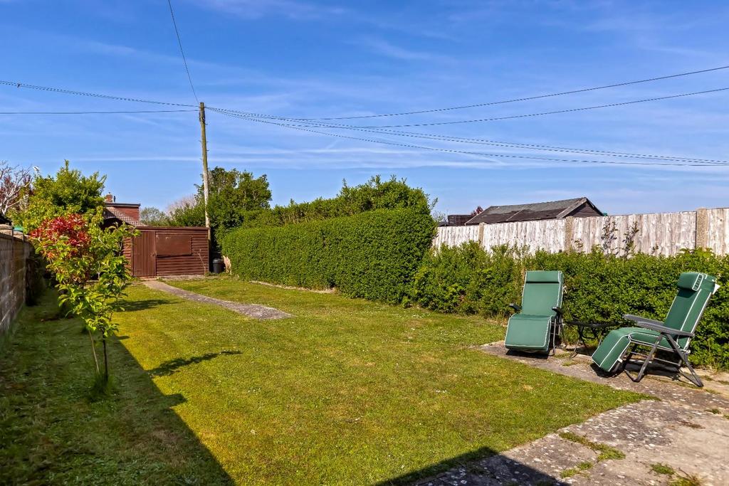 George V Avenue, Lancing 2 bed semi-detached bungalow for sale - £325,000