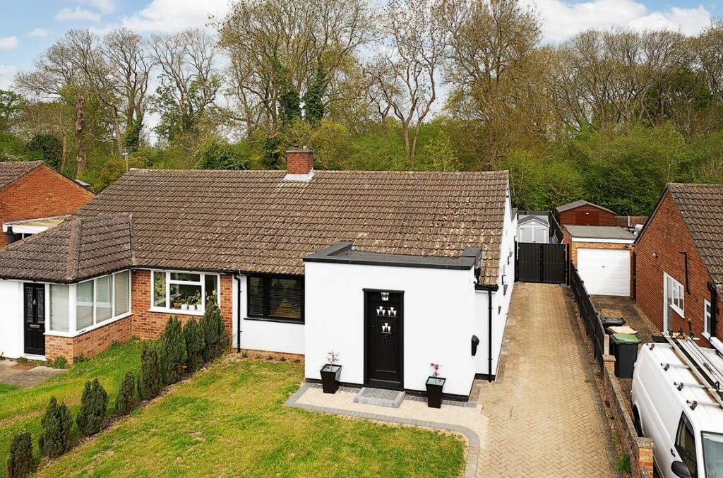 Woodland Drive, Bromham, Bedford 2 bed bungalow for sale - £395,000