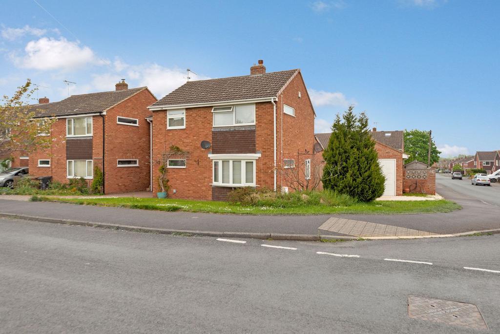 Shrubbery Road, Drakes Broughton, WR10 4 bed detached house for sale ...
