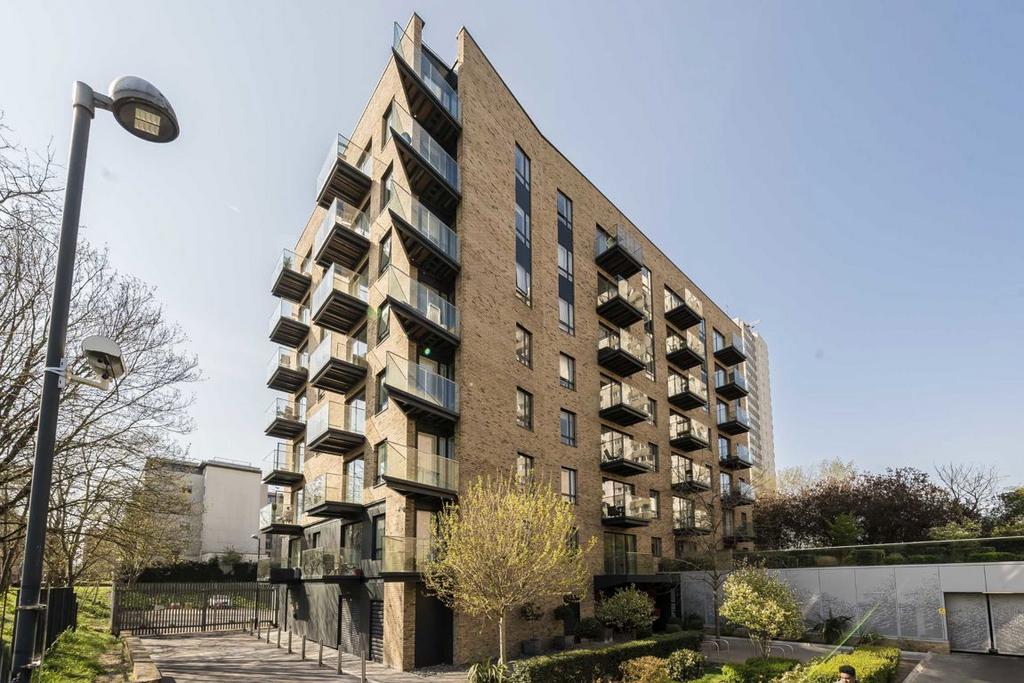 Heritage Place, Brentford TW8 1 bed flat - £1,998 pcm (£461 pw)