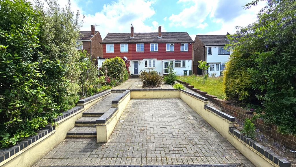 Eltham SE9 2 bed semi-detached house - £1,700 pcm (£392 pw)