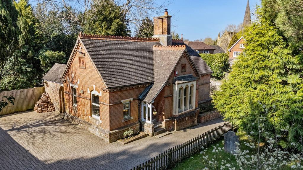 Denne Road, Horsham, RH12 2 bed detached house for sale - £550,000