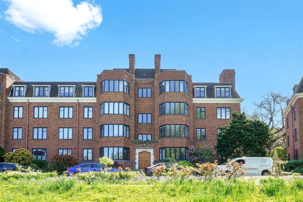 Somerville House, Manor Fields, Putney 3 bed flat for sale - £800,000