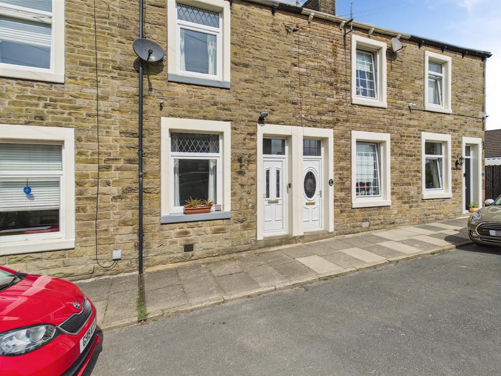 Smith Street, Barnoldswick, BB18 3 bed terraced house to rent - £750 ...