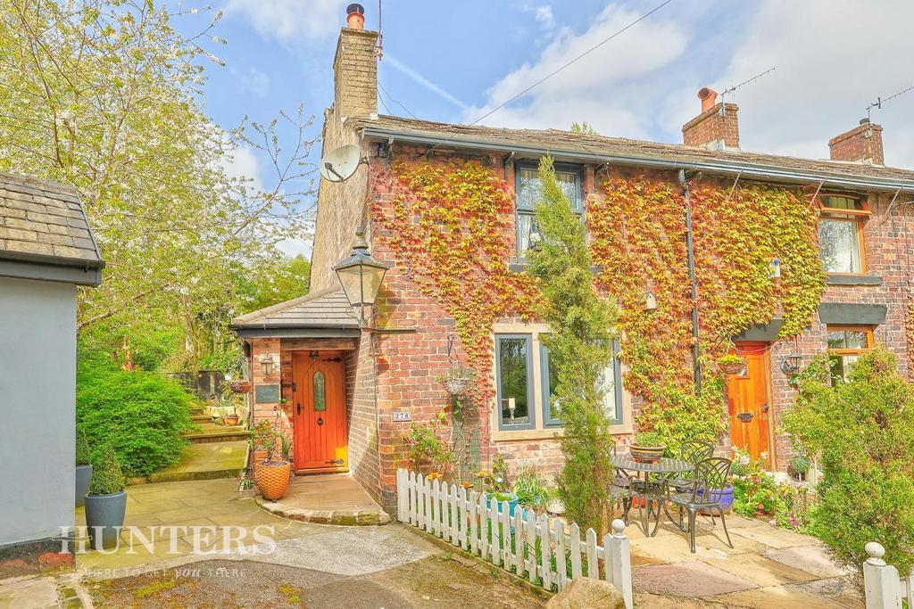Roundthorn Road, Oldham 2 bed cottage - £210,000