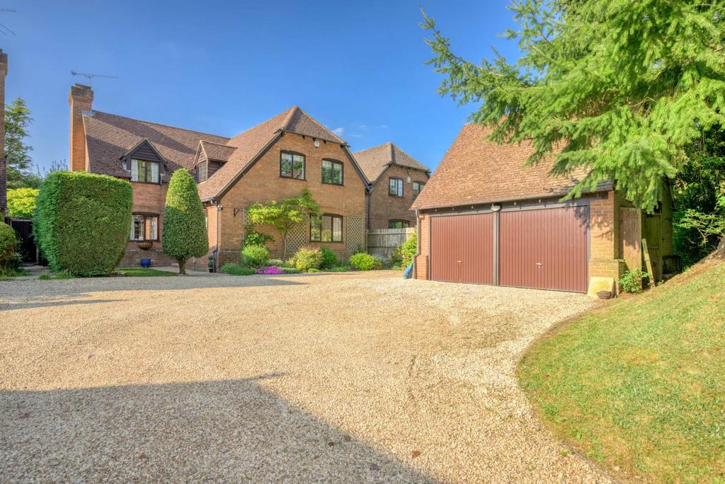 Shepherds Lane, Caversham Heights 4 bed detached house for sale - £ ...
