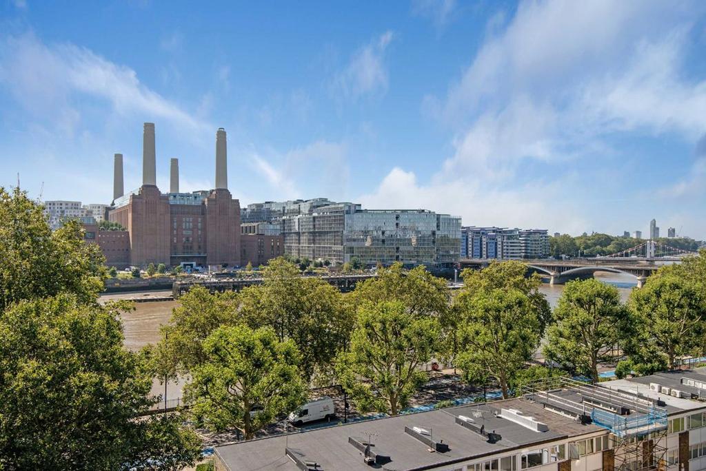 Churchill Gardens, London SW1V 2 bed flat - £2,396 pcm (£553 pw)