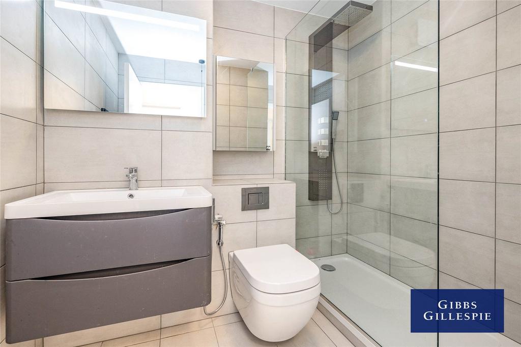 Eastbury Place, Northwood, HA6 2 bed flat - £2,000 pcm (£462 pw)