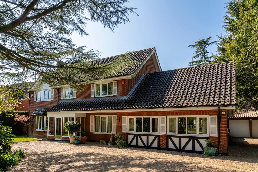 Foxley 5 bed detached house - £695,000