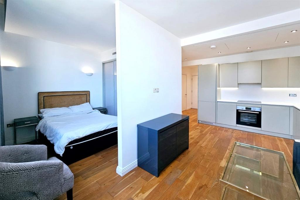 Western Avenue, Ealing UB6 1 bed flat - £1,400 pcm (£323 pw)