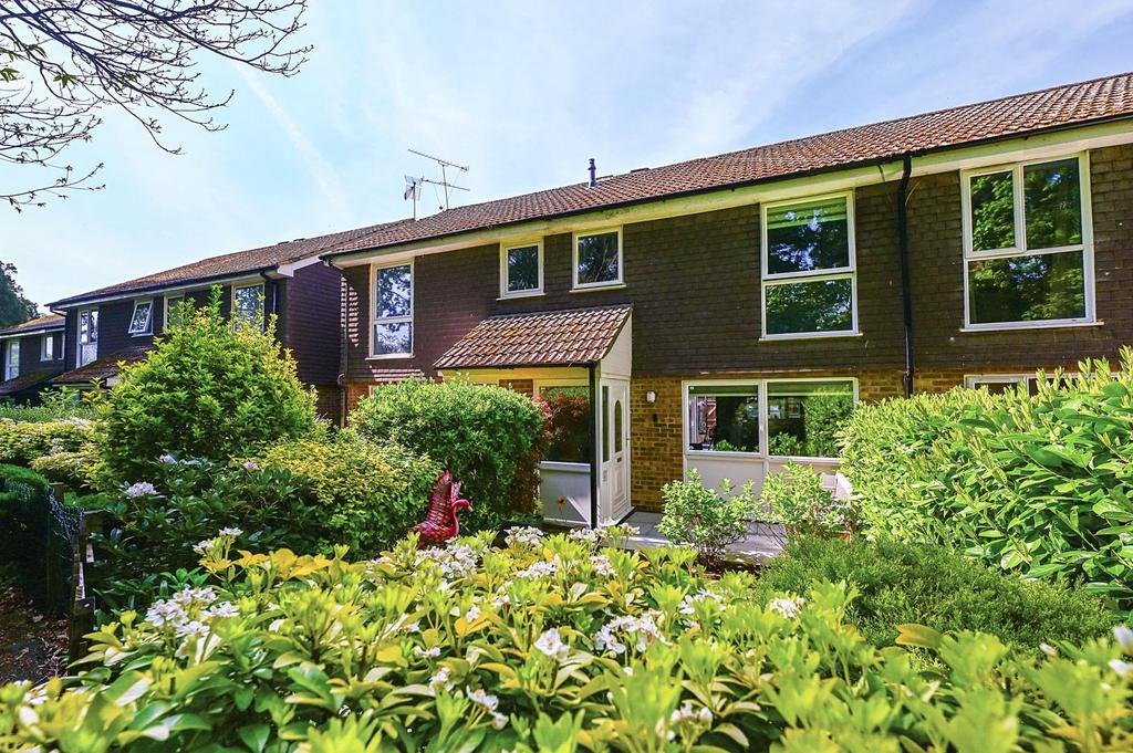 Longlands Way, Camberley, Surrey, GU15 3 bed terraced house - £400,000