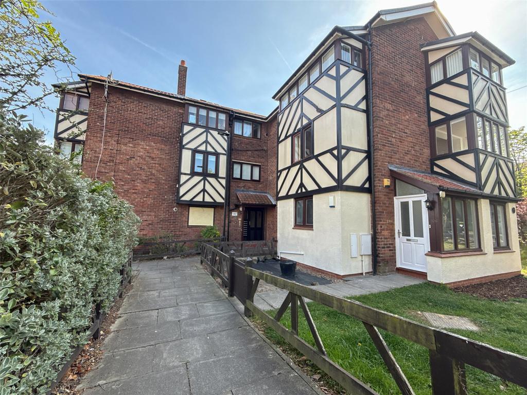 Kirkwood Drive, Kenton, NE3 2 bed apartment - £70,000