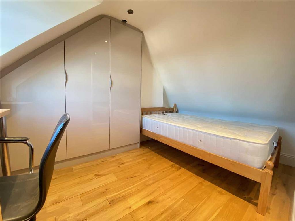 Holyoake Walk, Ealing House share - £980 pcm (£226 pw)