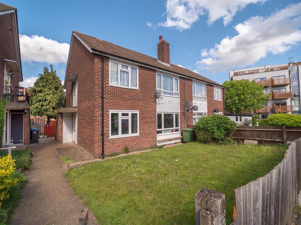 Lawrence Road, London 2 bed maisonette for sale - £350,000