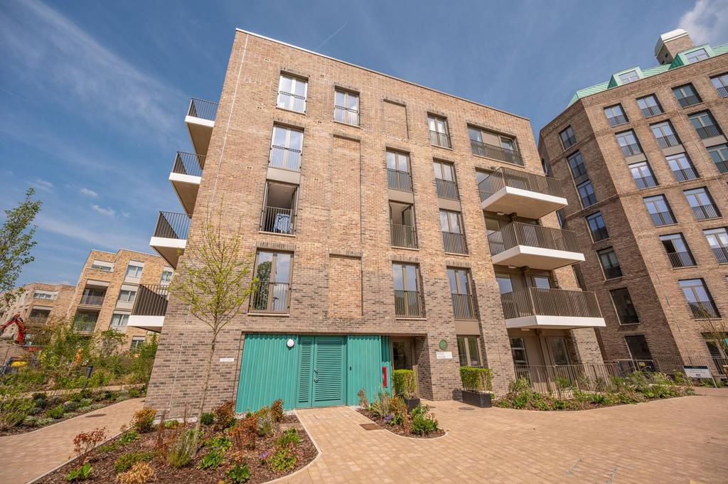 The Ridgeway, Mill Hill, NW7 2 bed flat - £2,375 pcm (£548 pw)