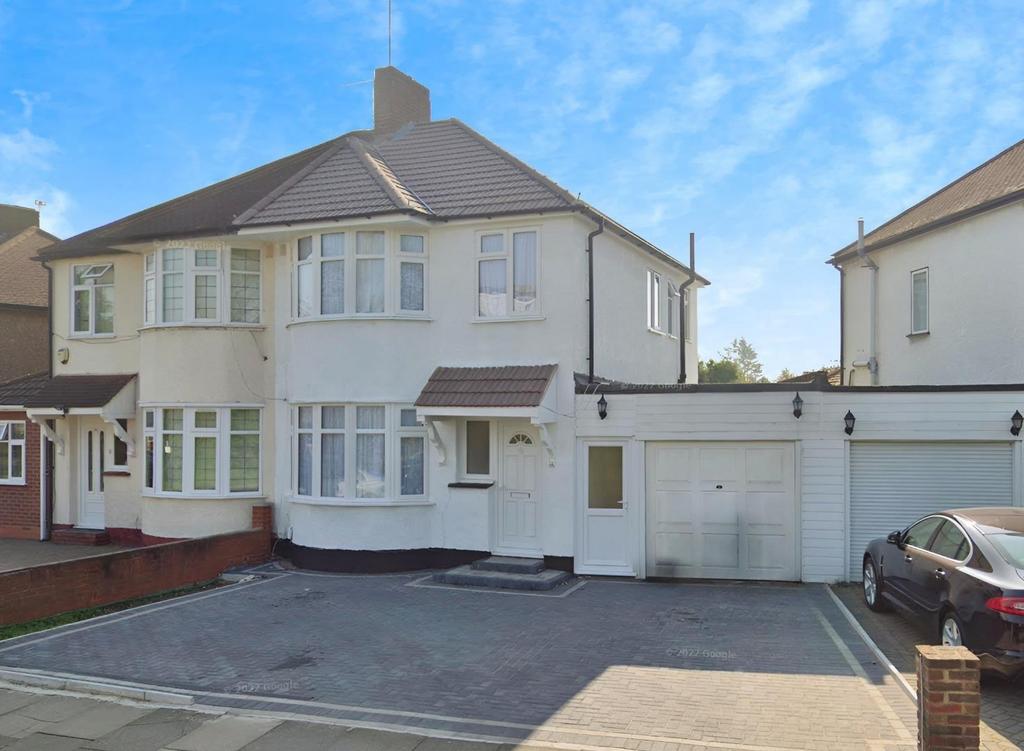 Harvey Road, TW4 5LU 3 bed semi-detached house - £2,250 pcm (£519 pw)
