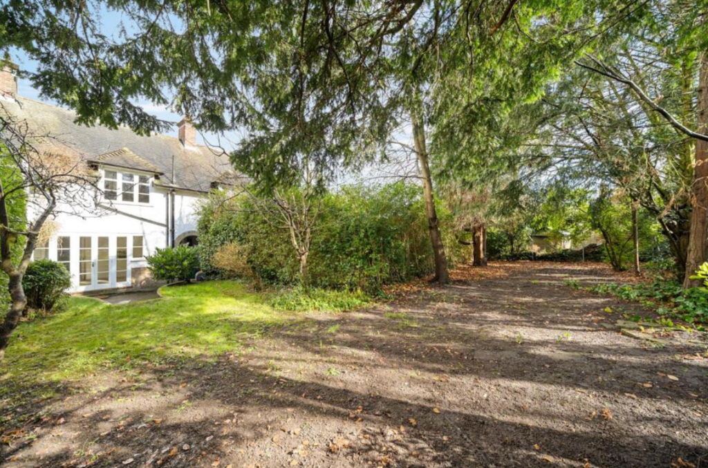 Creswick Walk, London NW11 3 bed terraced house - £775,000
