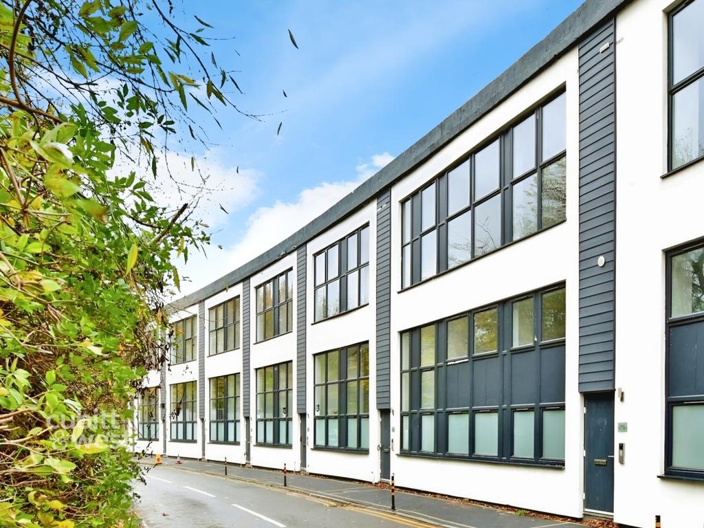 Restmor Way Hackbridge SM6 1 bed apartment - £1,350 pcm (£312 pw)